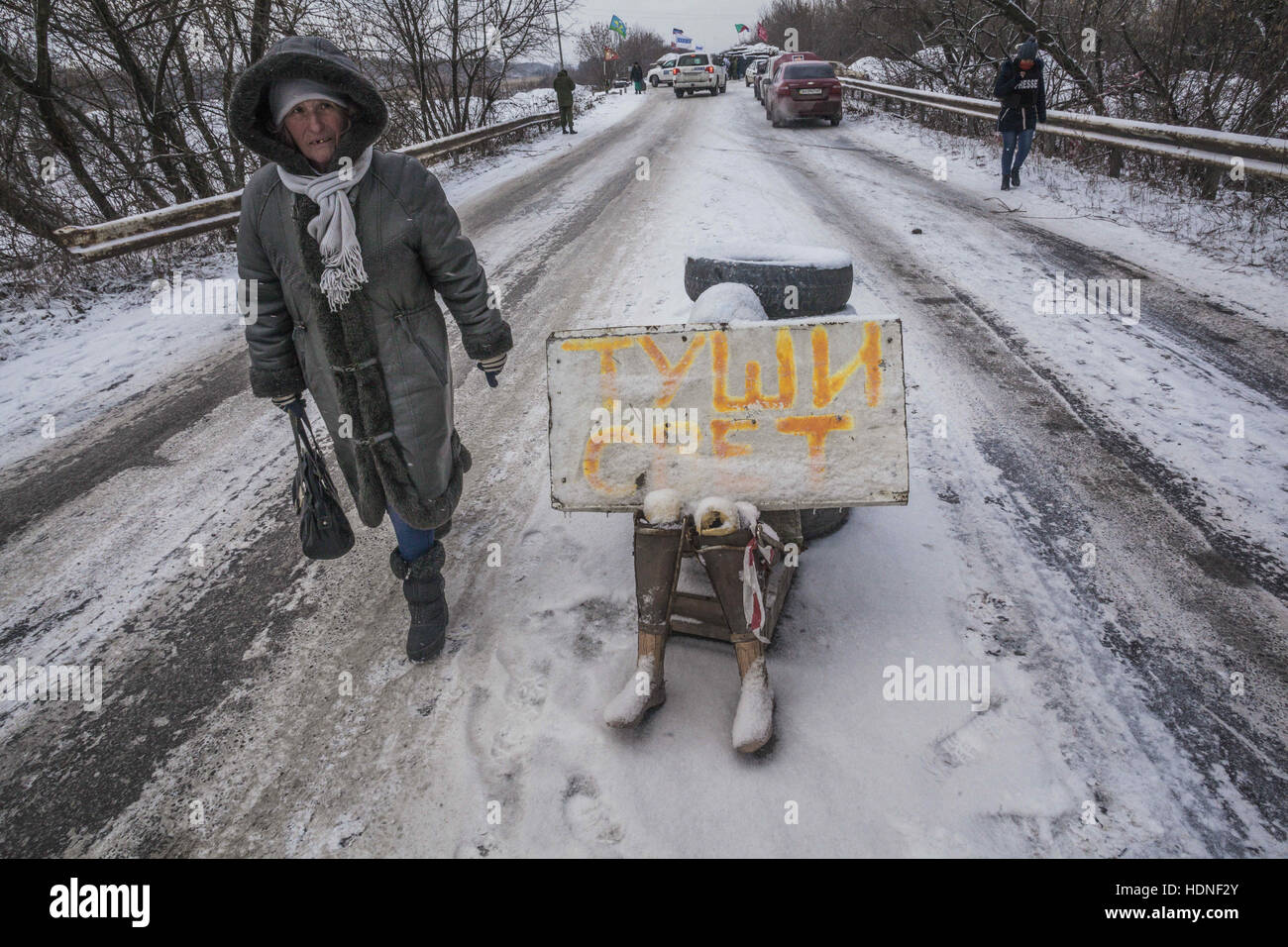 Gorlovka, Donetsk Oblast, Ukraine. 14th Dec, 2016. Woman crosses the ...