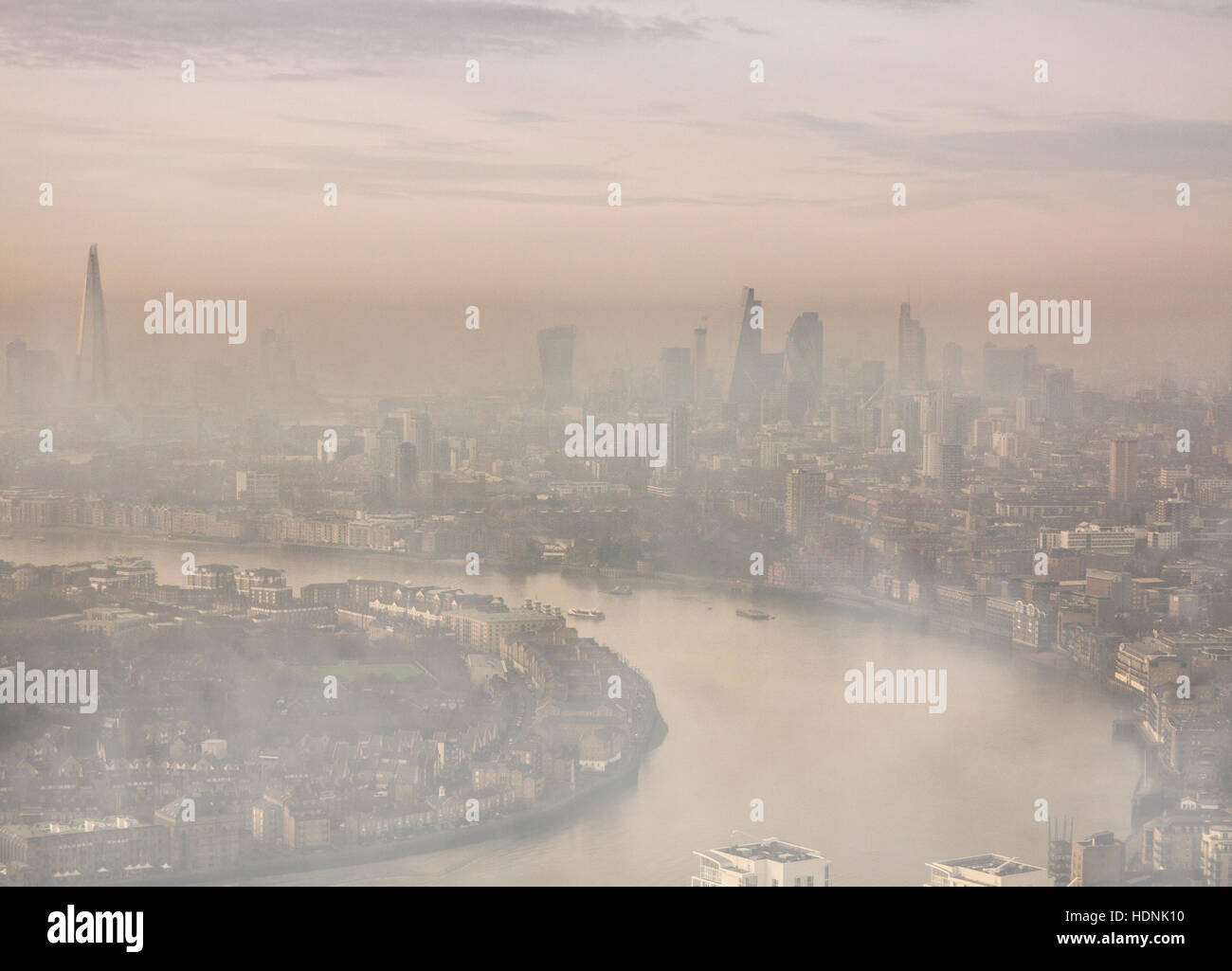 Air pollution the shard in london hi-res stock photography and images ...
