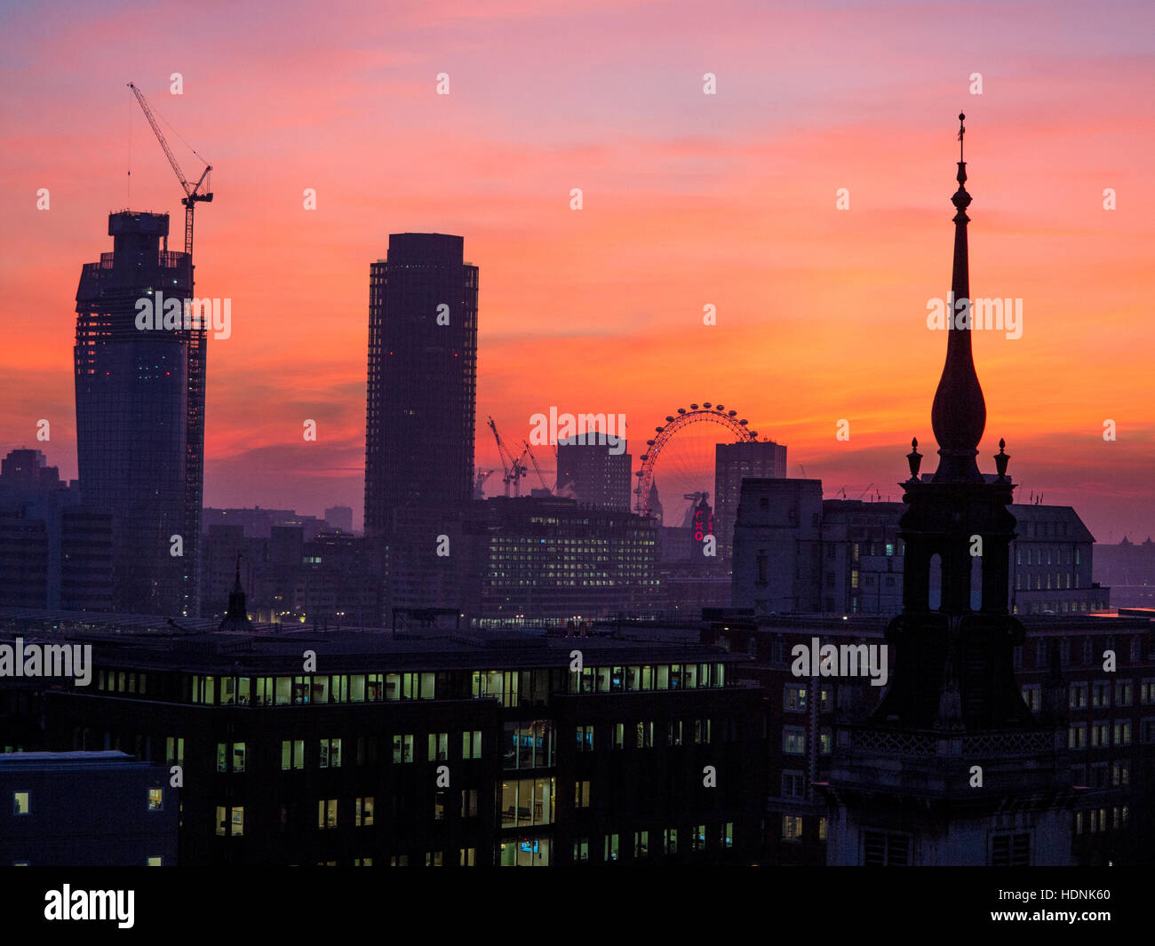 Beautiful sunset over central london hi-res stock photography and ...