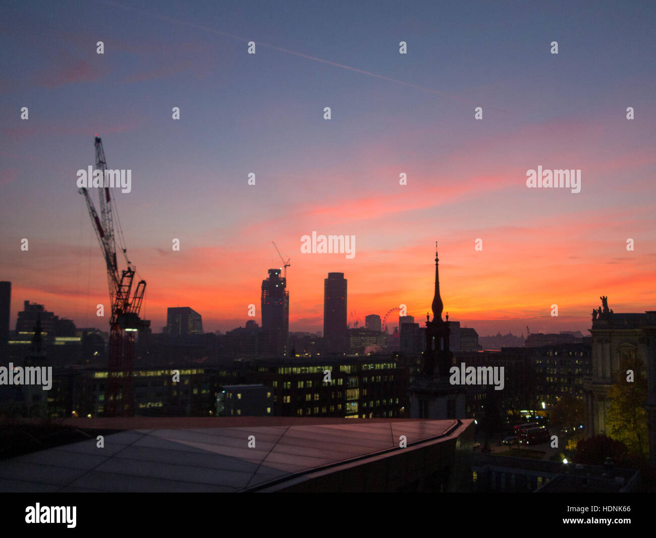 Beautiful sunset over central london hi-res stock photography and ...