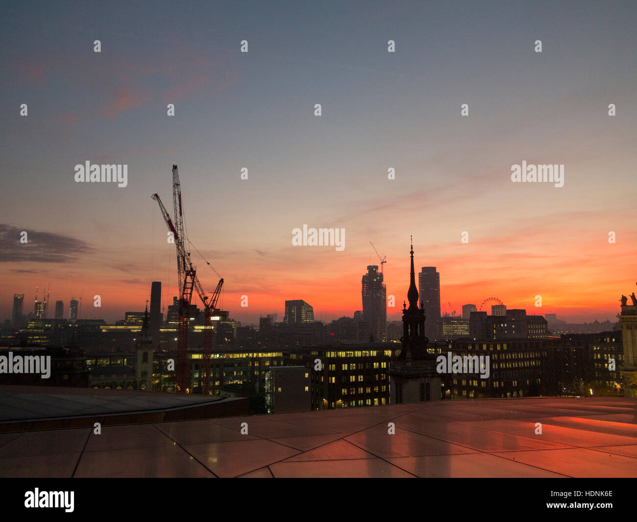 Beautiful sunset over central london hi-res stock photography and ...