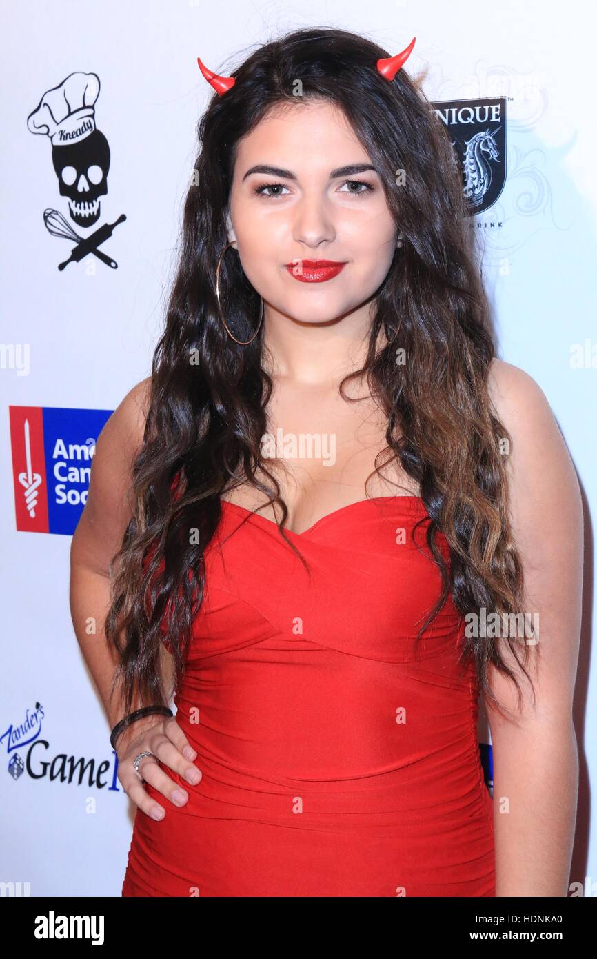 Halloween Hotness 3 in 3D: Heroes and Villains - Arrivals Featuring ...