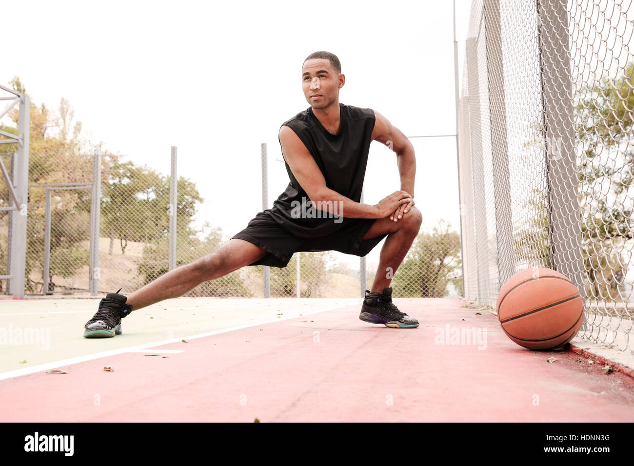 Basketball man back hi-res stock photography and images - Alamy