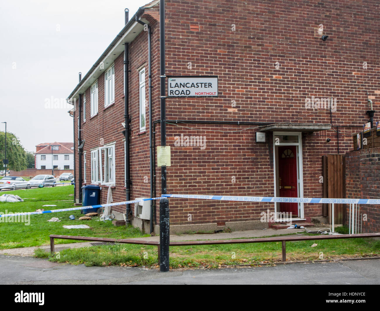 Armed police in house siege hi-res stock photography and images - Alamy