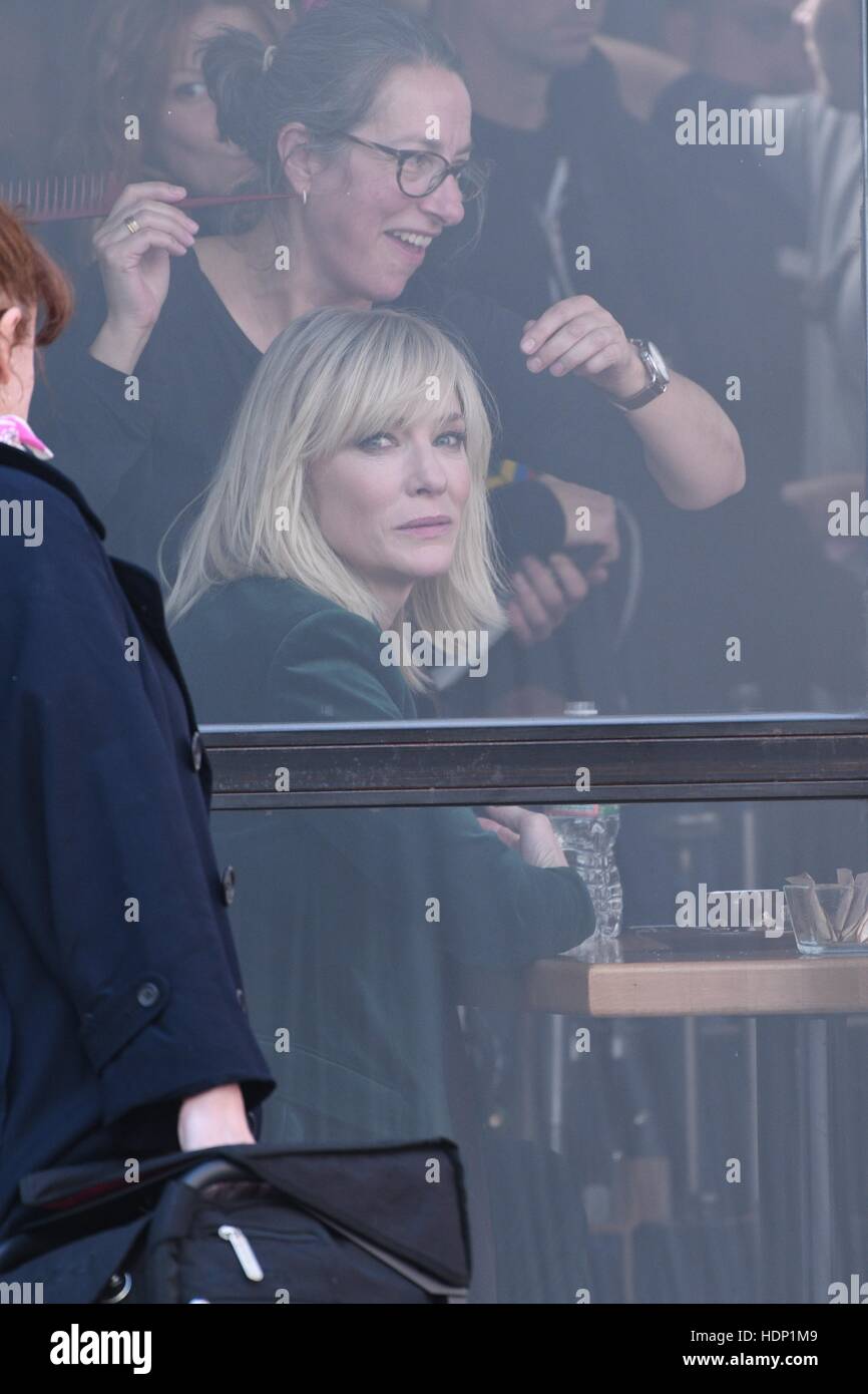 Sandra Bullock and Cate Blanchett on the set of 'Ocean's Eight ...