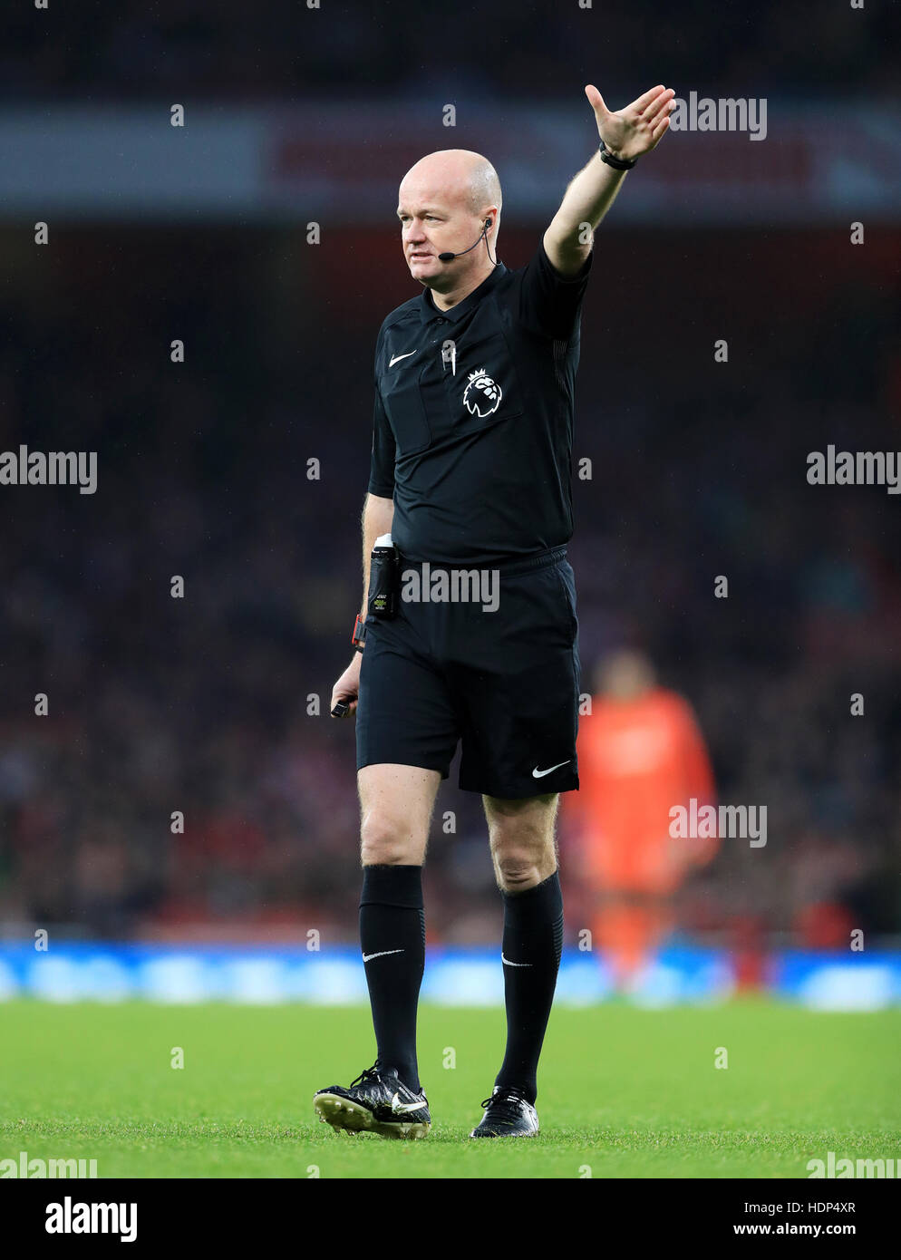 Referee Lee Mason Stock Photo - Alamy