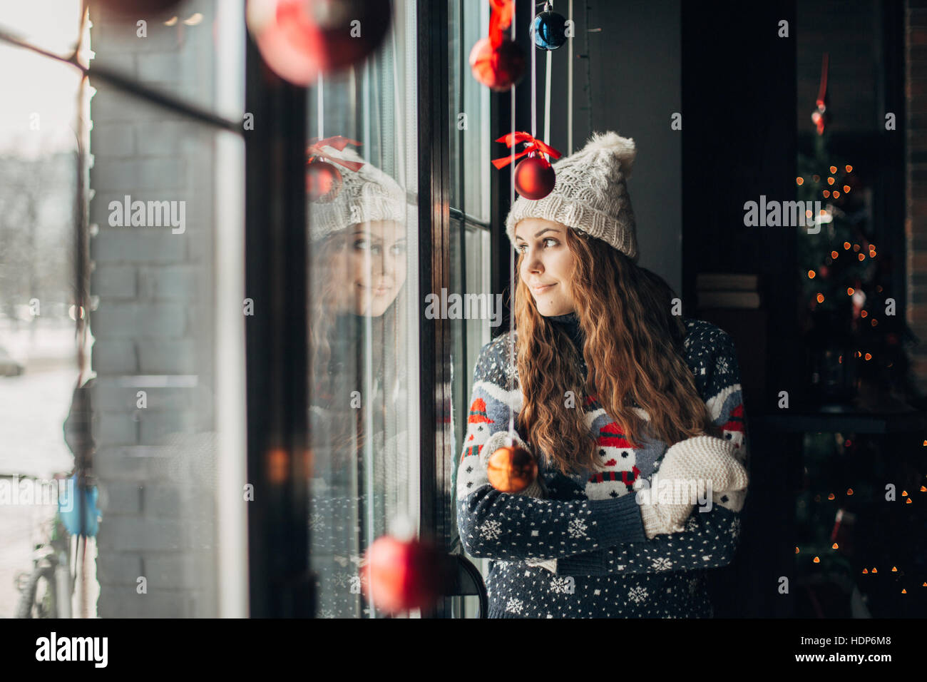 Woman looking out window snow hi-res stock photography and images - Alamy