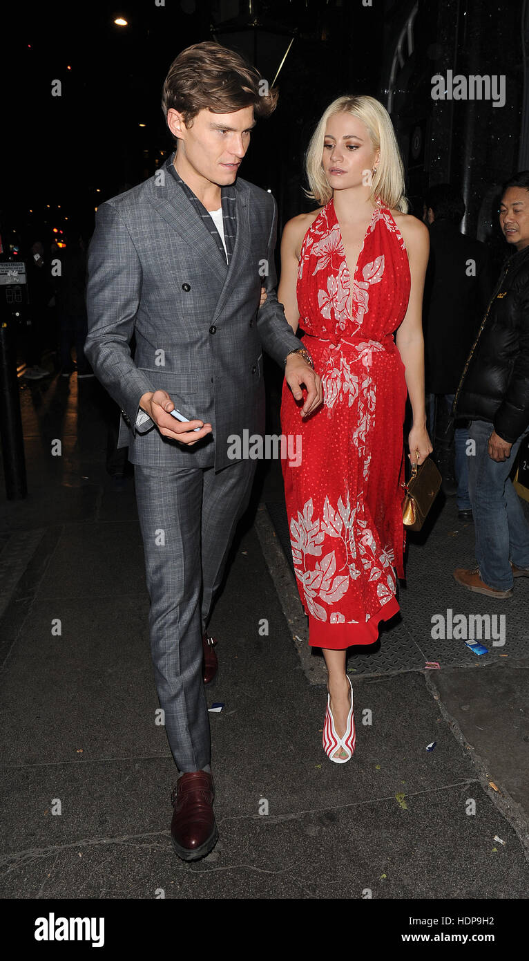 Pixie Lott and boyfriend Oliver Cheshire enjoy a date at Mr Chow ...