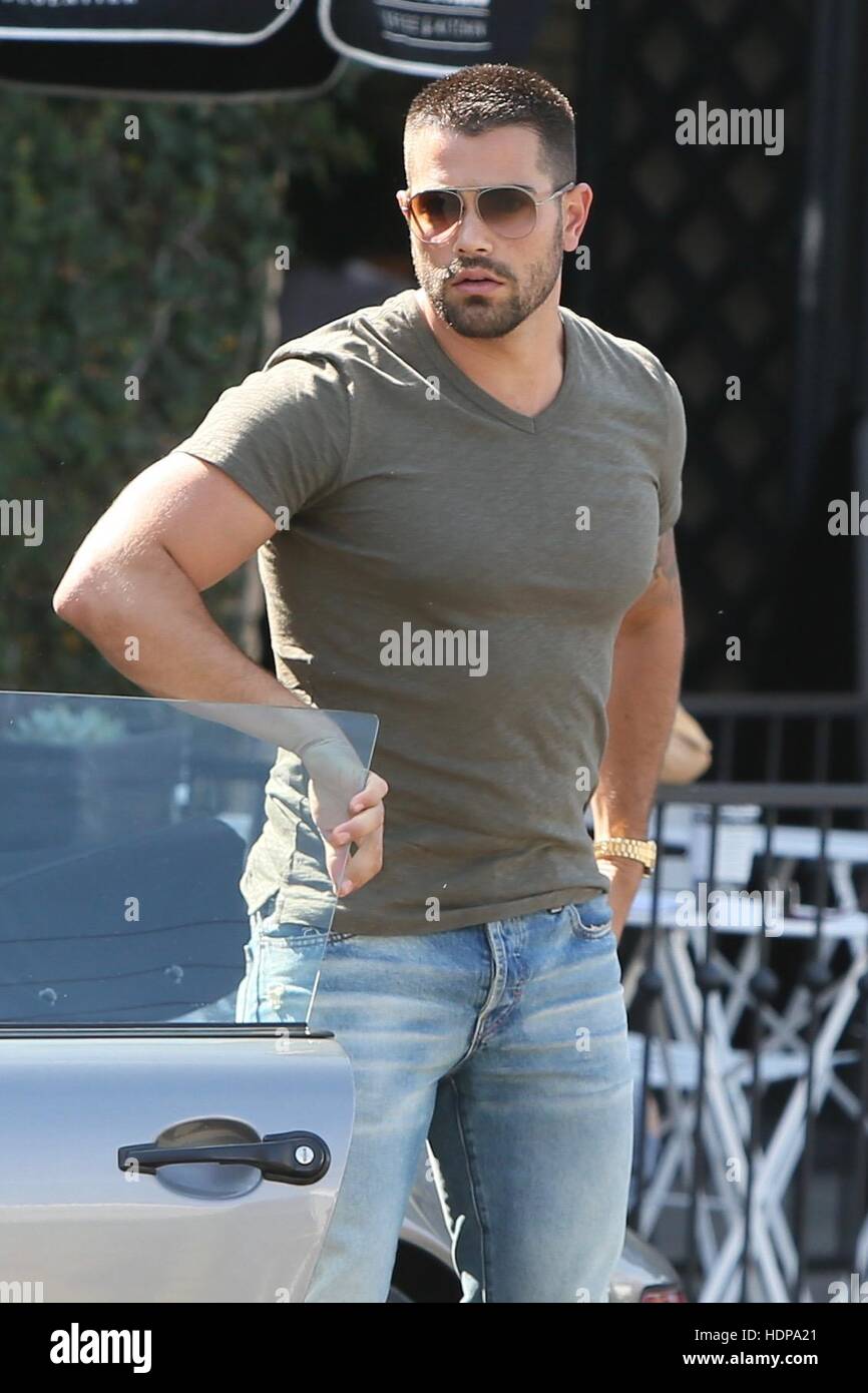 Jessie Metcalfe seen picking up a coffee from Alfred on Melrose Place ...