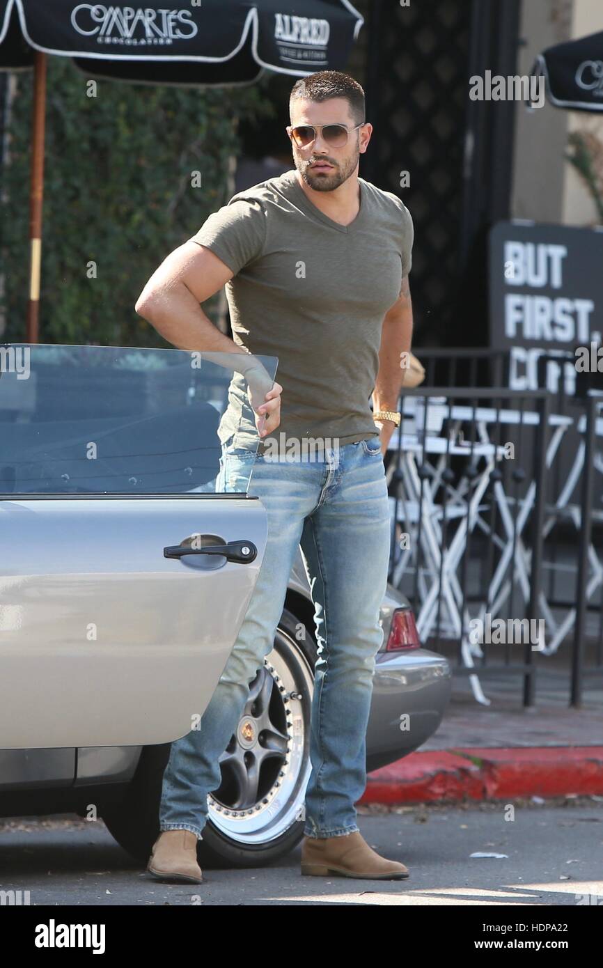 Jessie Metcalfe seen picking up a coffee from Alfred on Melrose Place ...