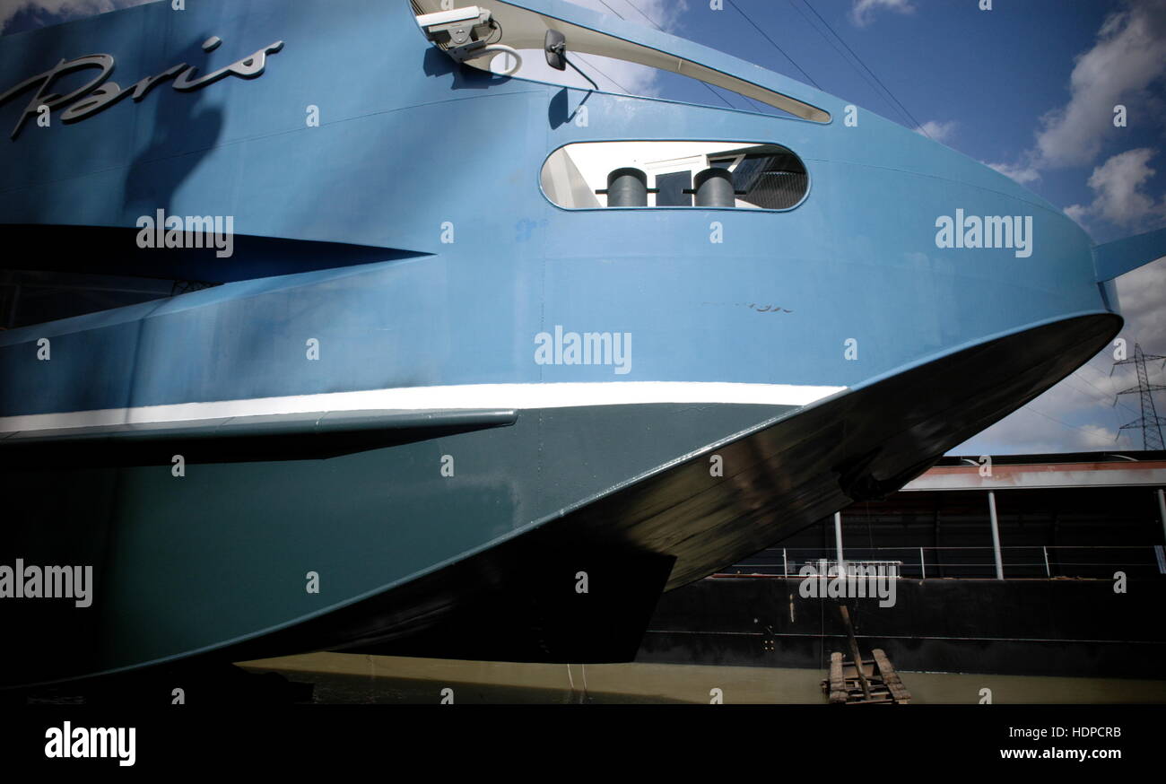 AJAXNETPHOTO. VILLENEUVE LA GARENNE, FRANCE. - RIVERBOAT DESIGN ...