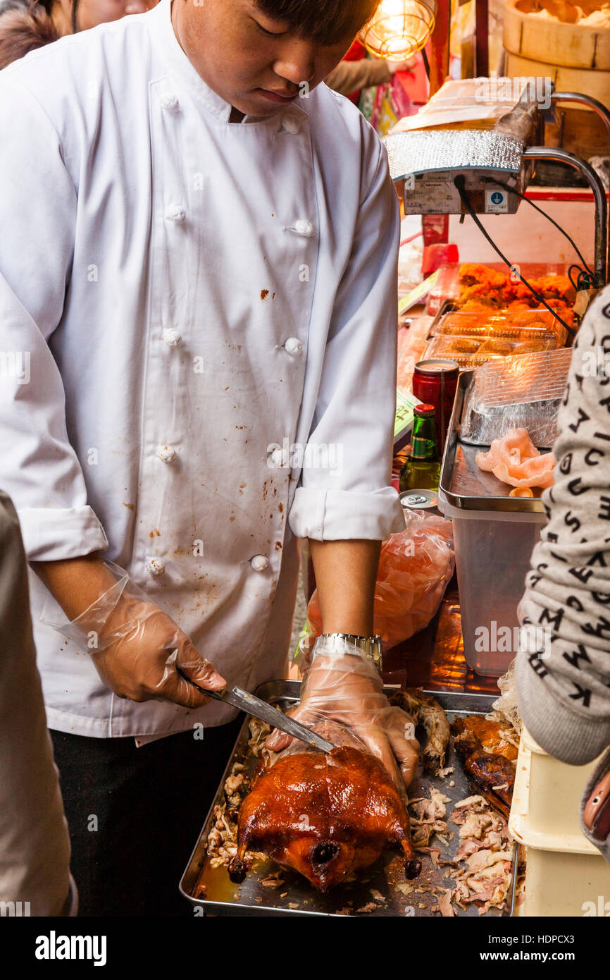 Japan, Kobe, Nankinmachi, Chinatown. Outdoor Chinese food stall with ...