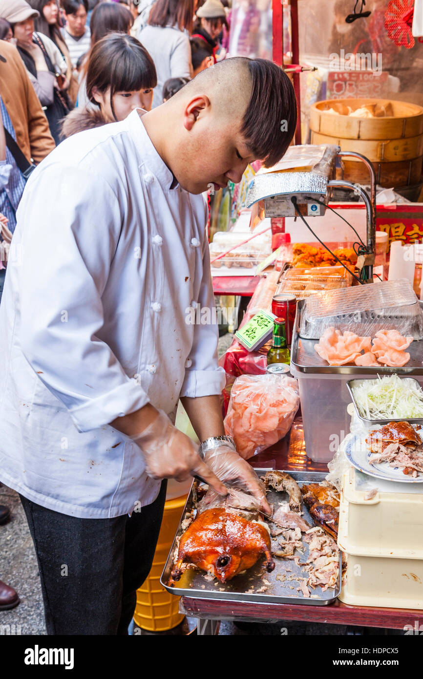 Japan, Kobe, Nankinmachi, Chinatown. Outdoor Chinese food stall with ...