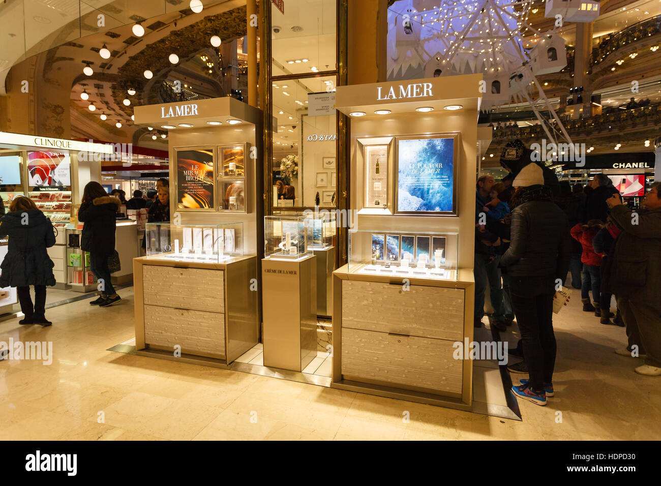 Galeries lafayette shopping mall paris hi-res stock photography and ...