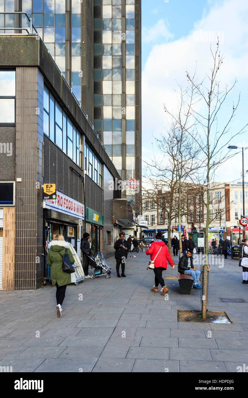 Run down british high street hi-res stock photography and images - Alamy