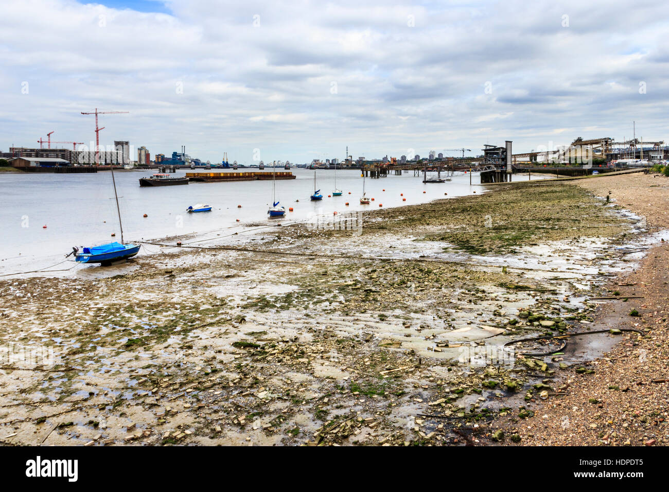 Thames at low tide hi-res stock photography and images - Alamy