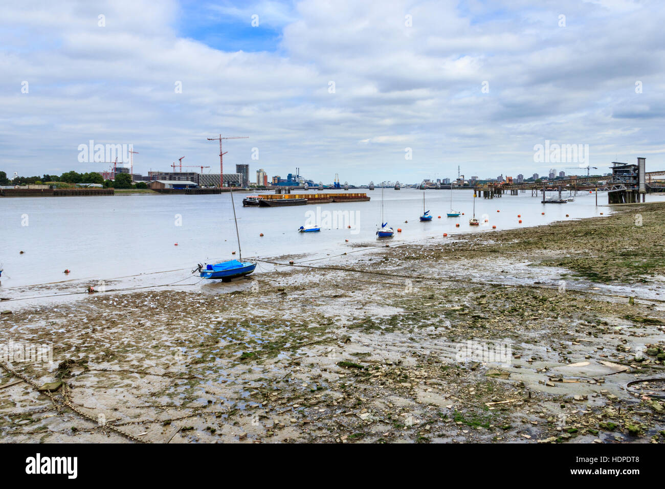 Thames at low tide hi-res stock photography and images - Alamy