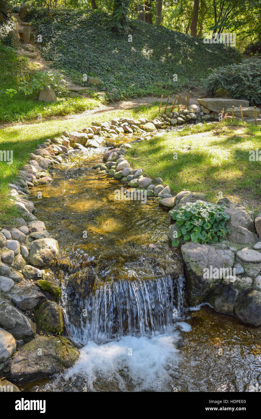 Small waterfall wallpaper hi-res stock photography and images - Alamy