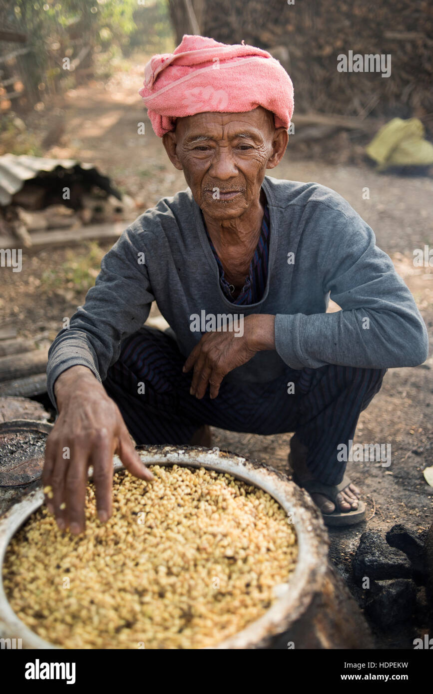 Traditional elder turban hi-res stock photography and images - Alamy