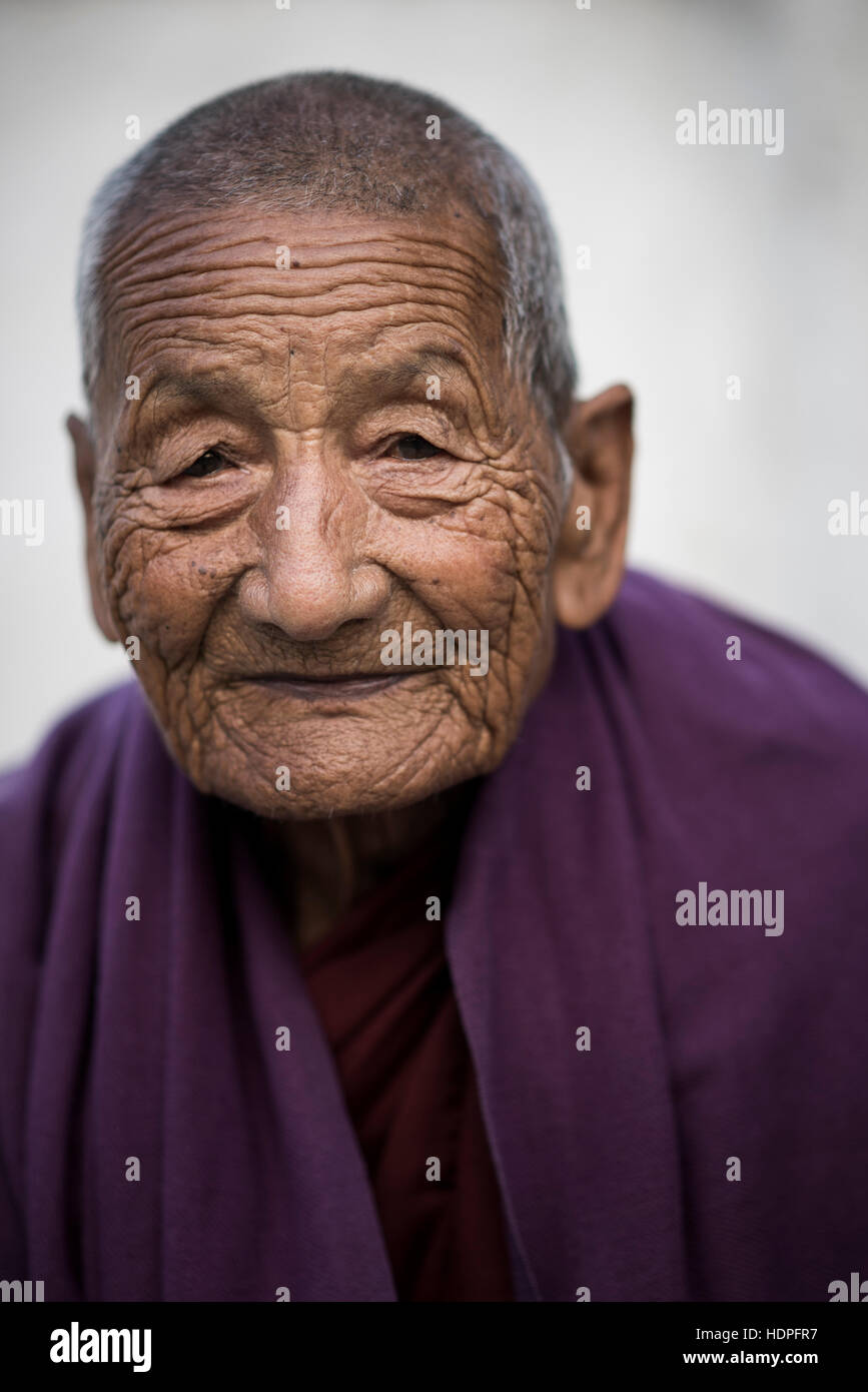 Burmese buddhist monk portraits hi-res stock photography and images - Alamy