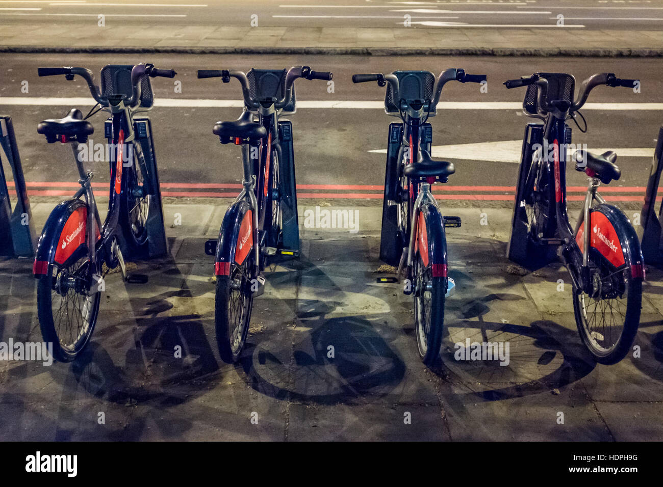 A row of Santander Cycles in London Stock Photo - Alamy