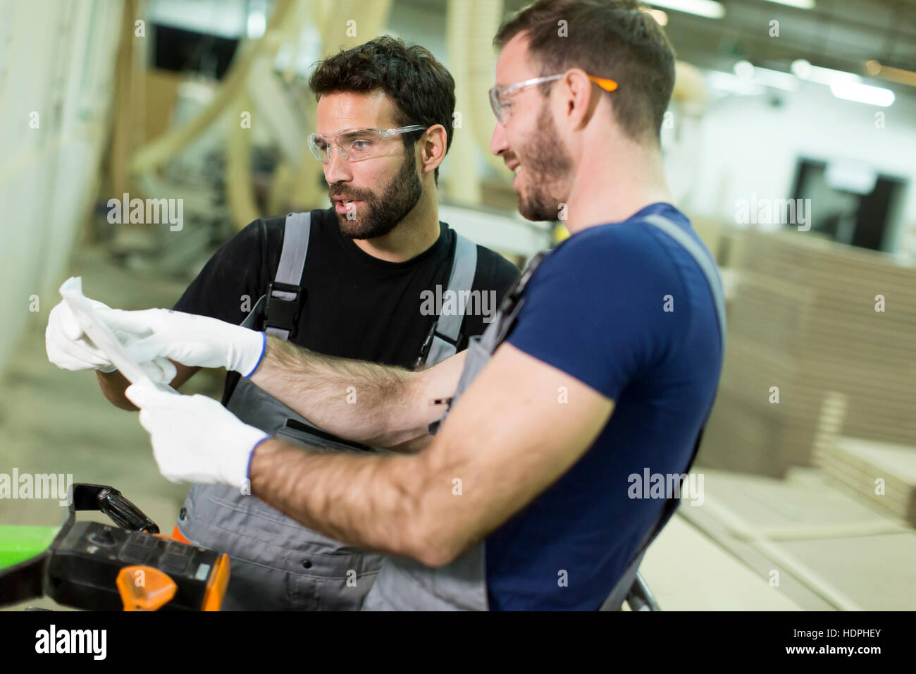 Male workers hi-res stock photography and images - Alamy