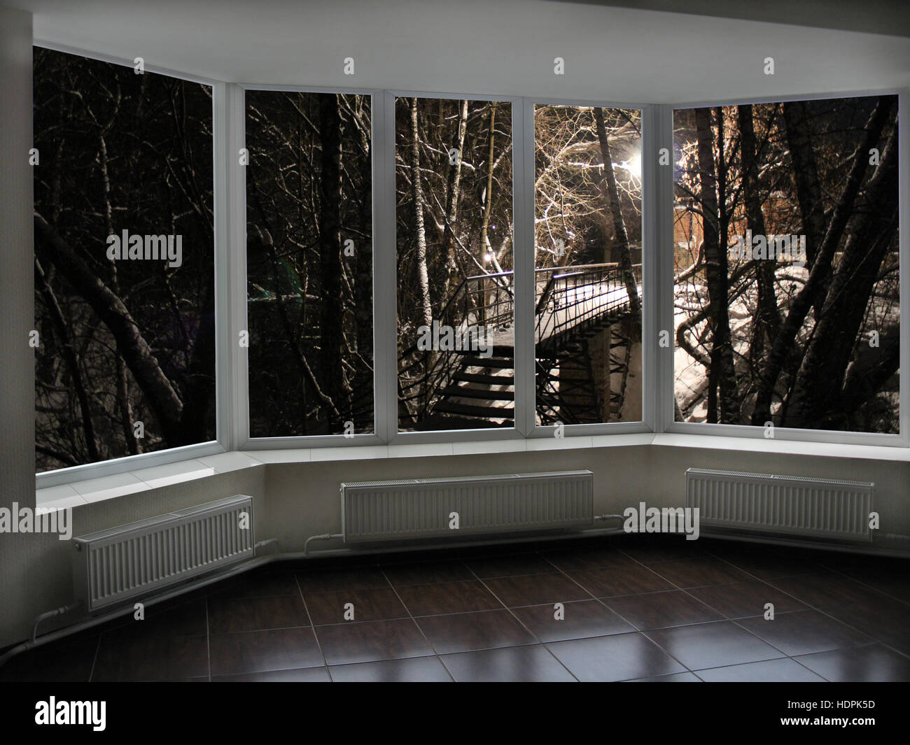 Dark room windows hi-res stock photography and images - Alamy