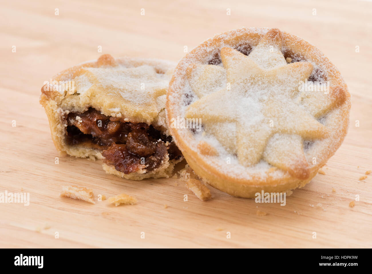 Two mince pies hi-res stock photography and images - Alamy