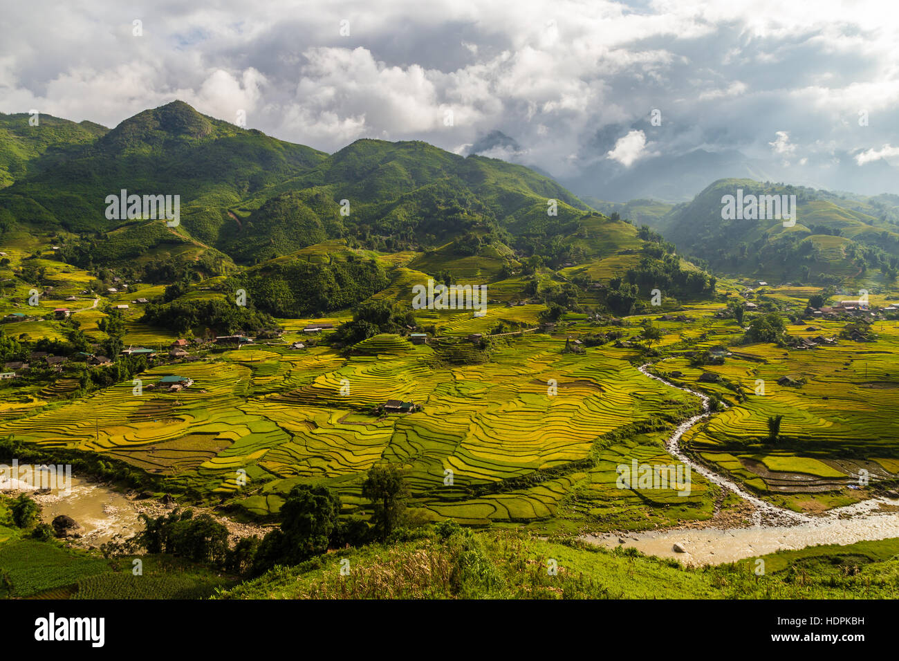 Sapa valley with the mountains in the background Stock Photo - Alamy