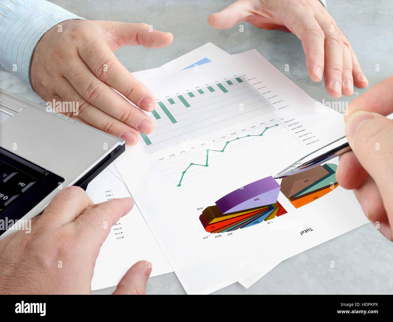Executive meeting with chart hi-res stock photography and images - Alamy