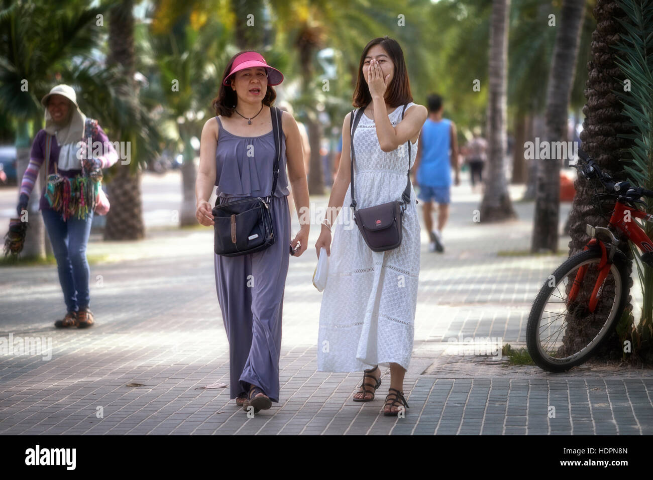 Candid looks hi-res stock photography and images - Alamy