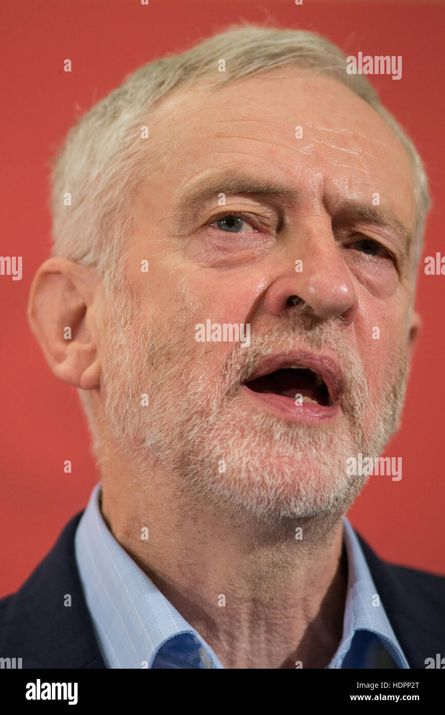 Jeremy corbyn hat hi-res stock photography and images - Alamy