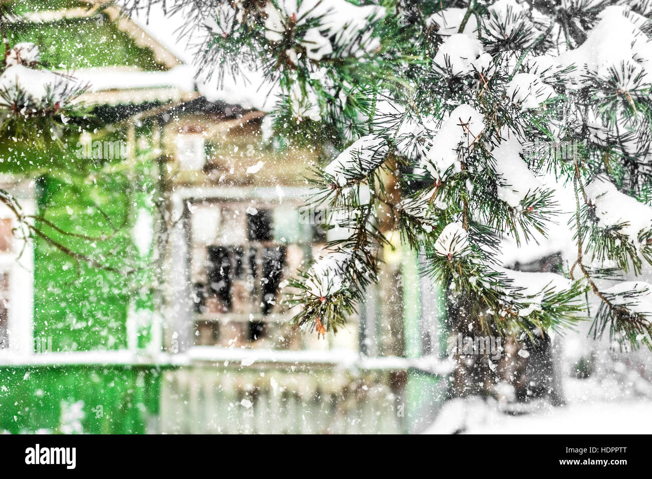 Abandoned farm house in winter hi-res stock photography and images - Alamy
