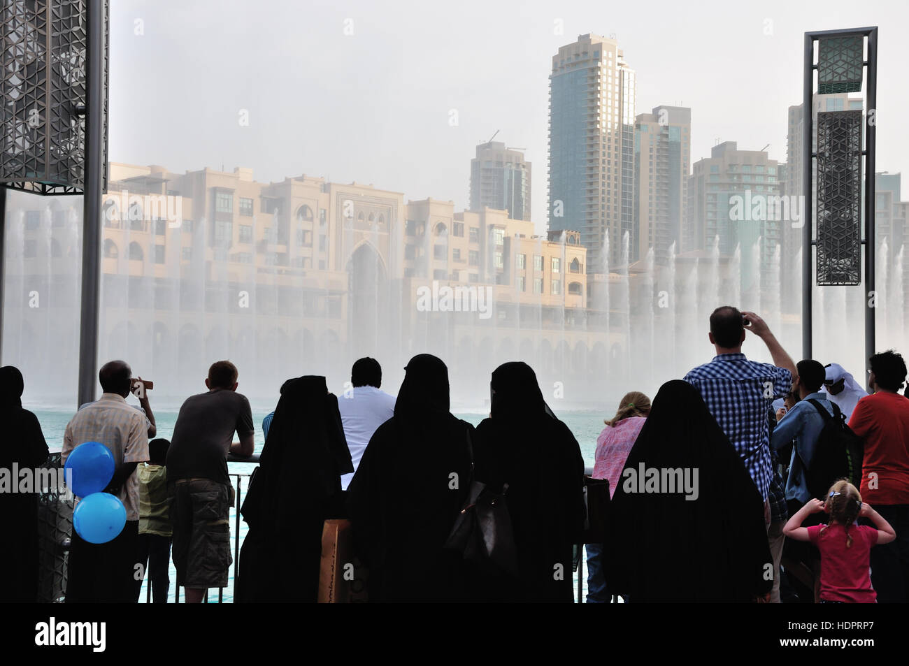 Crowd watching dancing Fountains Stock Photo - Alamy