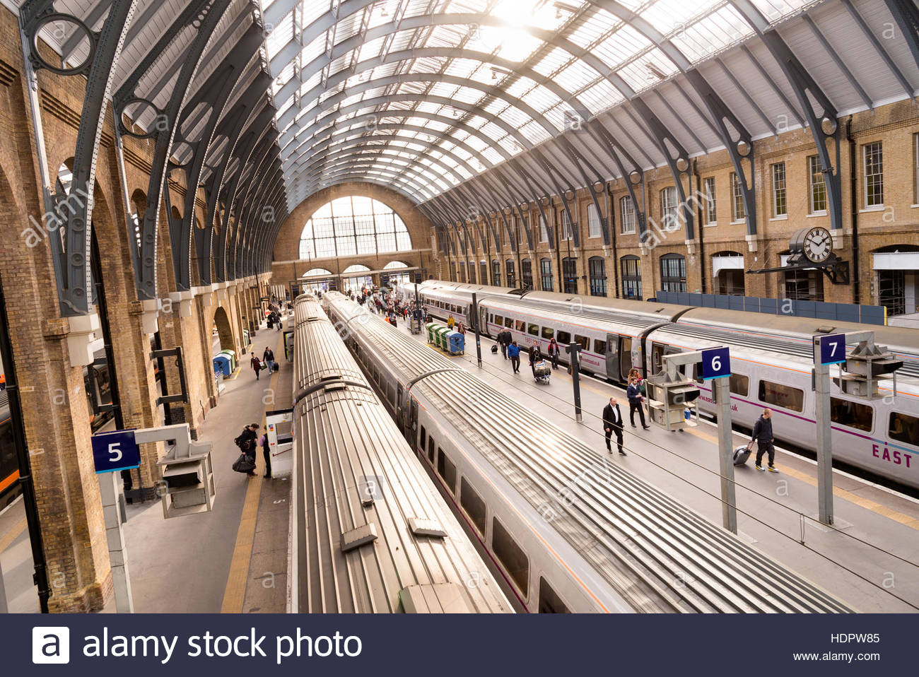 Kings Cross Train Station Interior Stock Photos & Kings Cross Train ...