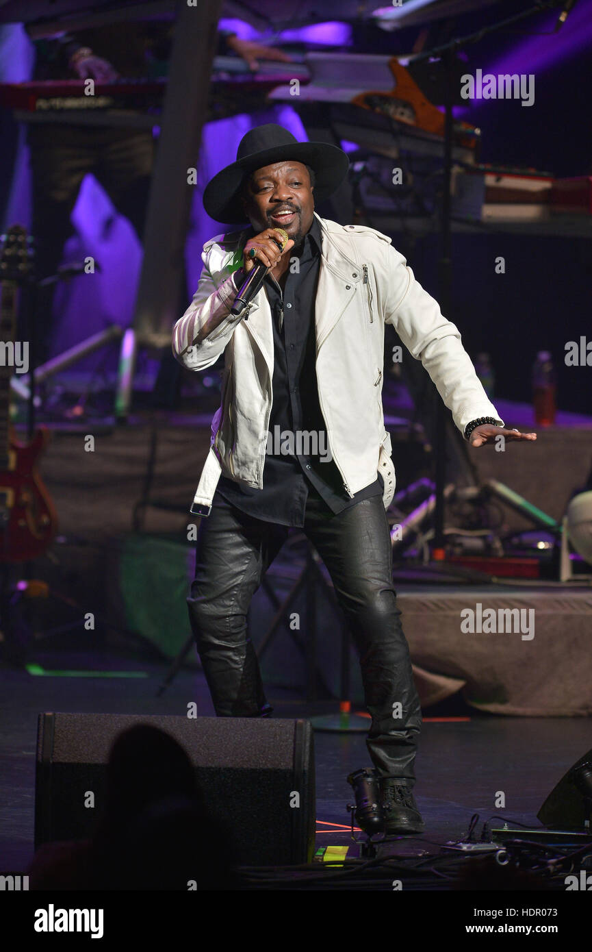 Anthony Hamilton performs onstage at Broward Center for the Performing ...
