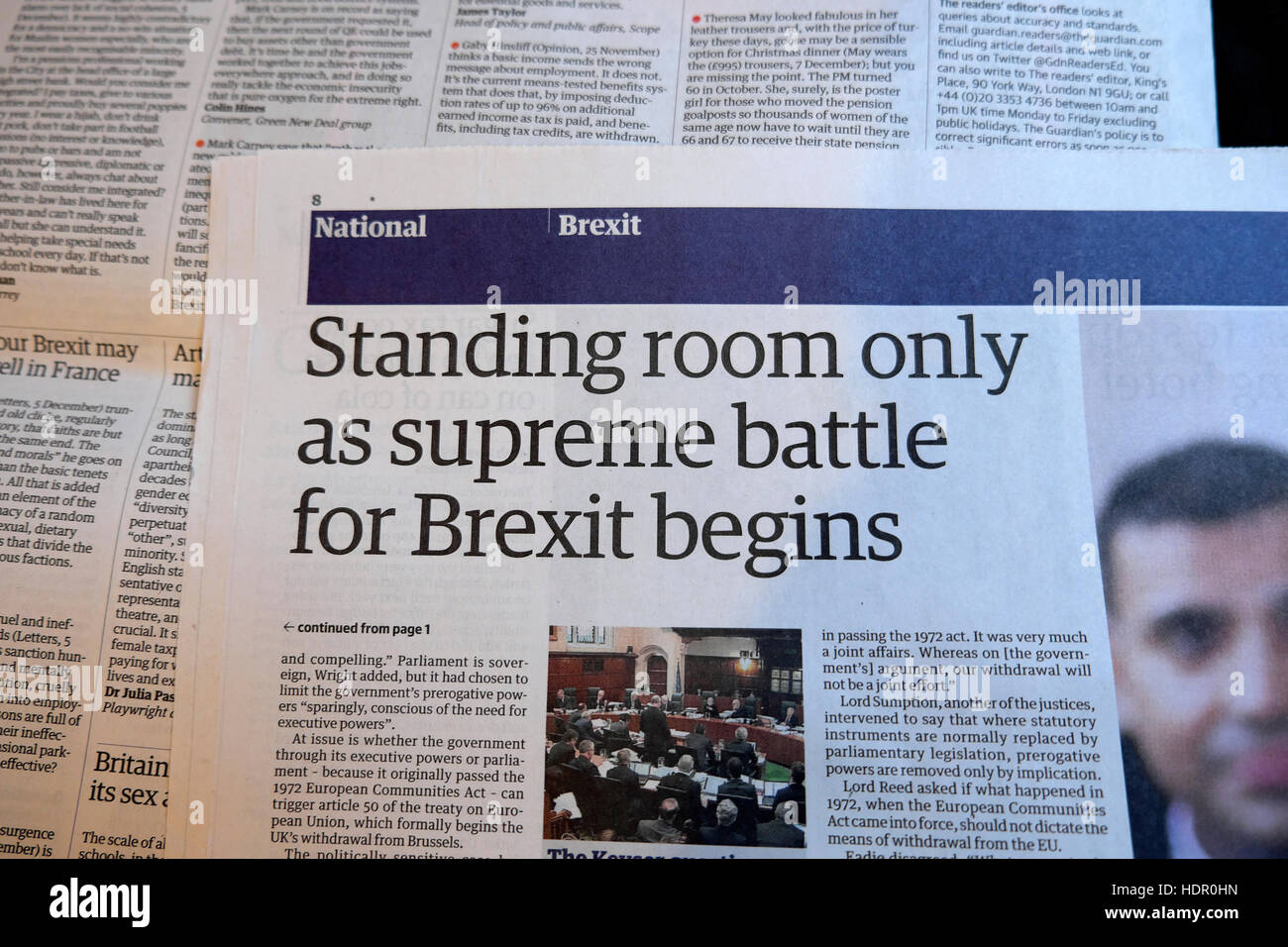 Newspaper article hi-res stock photography and images - Alamy