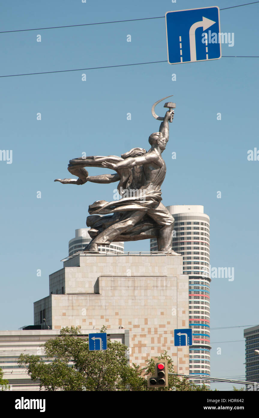 Symbol communism hammer sickle sculpture hi-res stock photography and ...