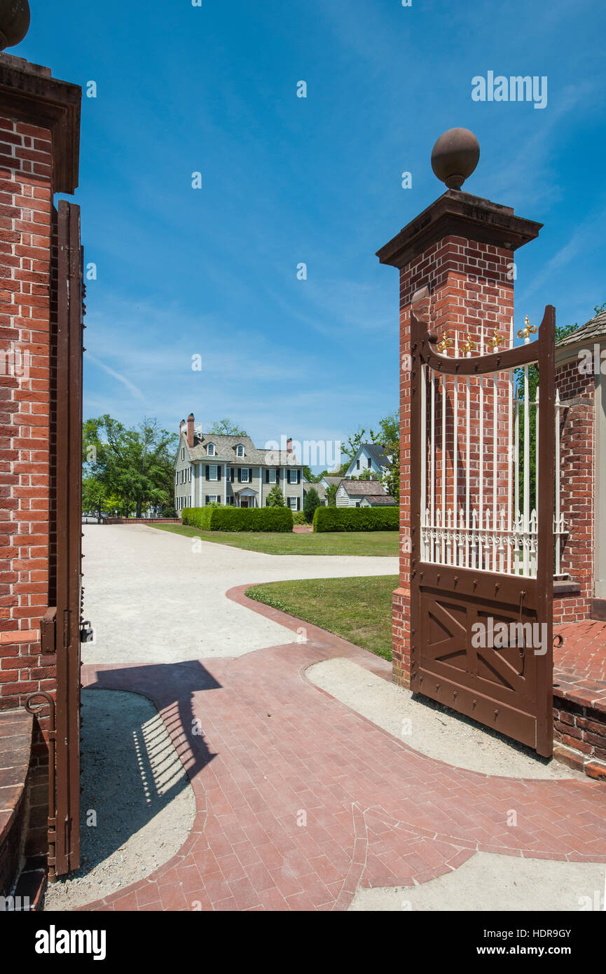Entrance gates tryon palace hi-res stock photography and images - Alamy