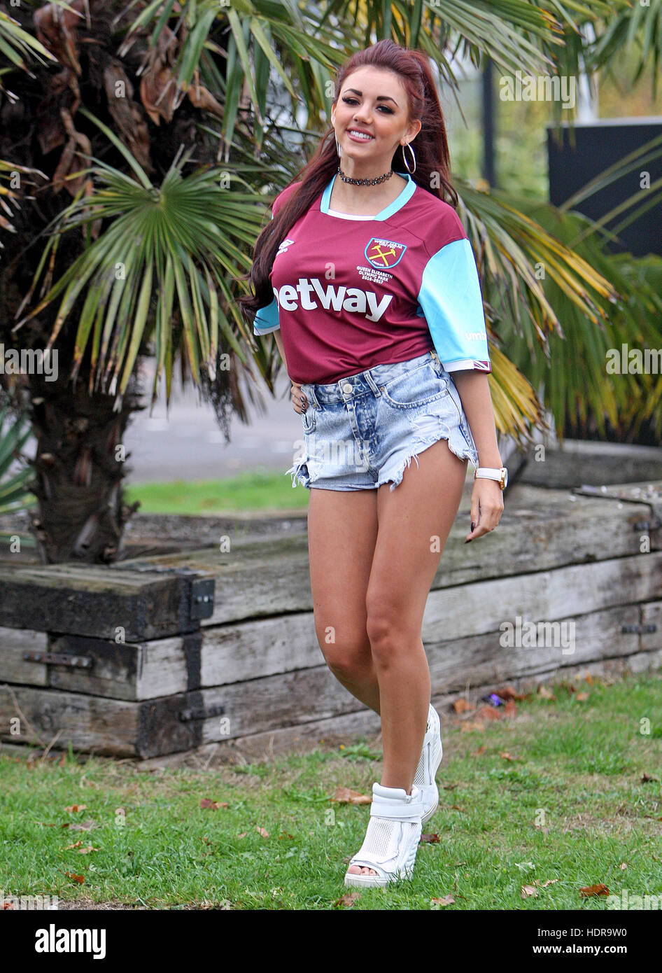 The Voice star Lydia Lucy shows her true colours by donning her beloved ...