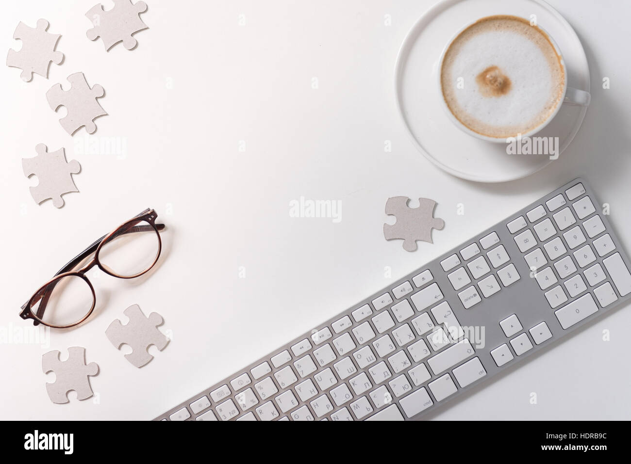 Jigsaw puzzle pieces scattered hi-res stock photography and images - Alamy