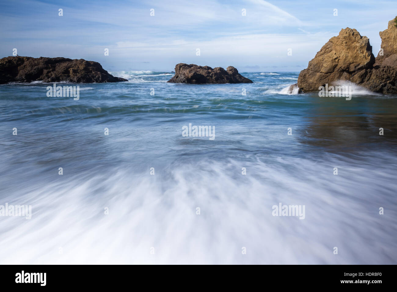 Waves crashing in slow motion hi-res stock photography and images - Alamy