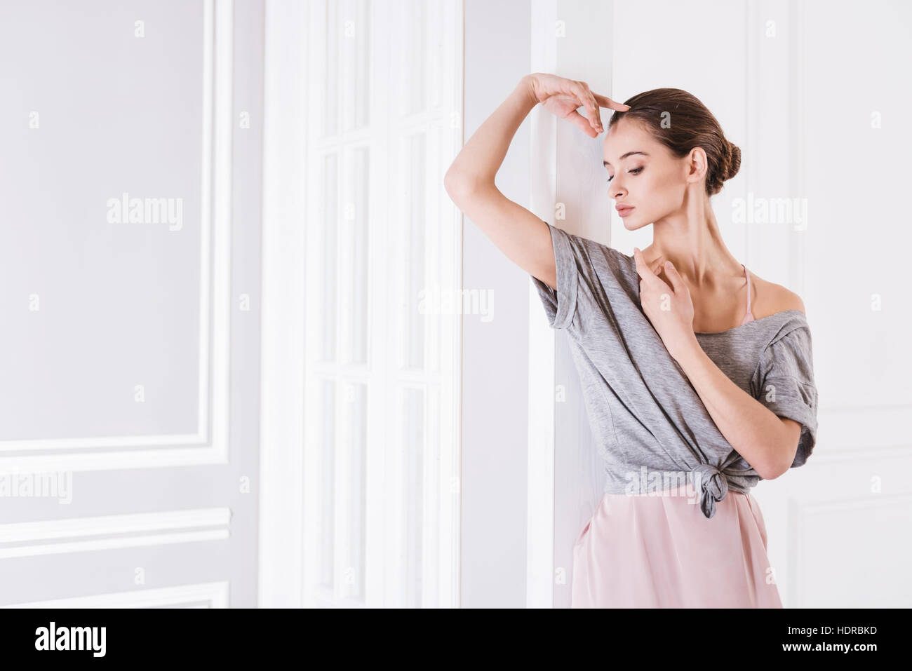 Points downwards hi-res stock photography and images - Alamy