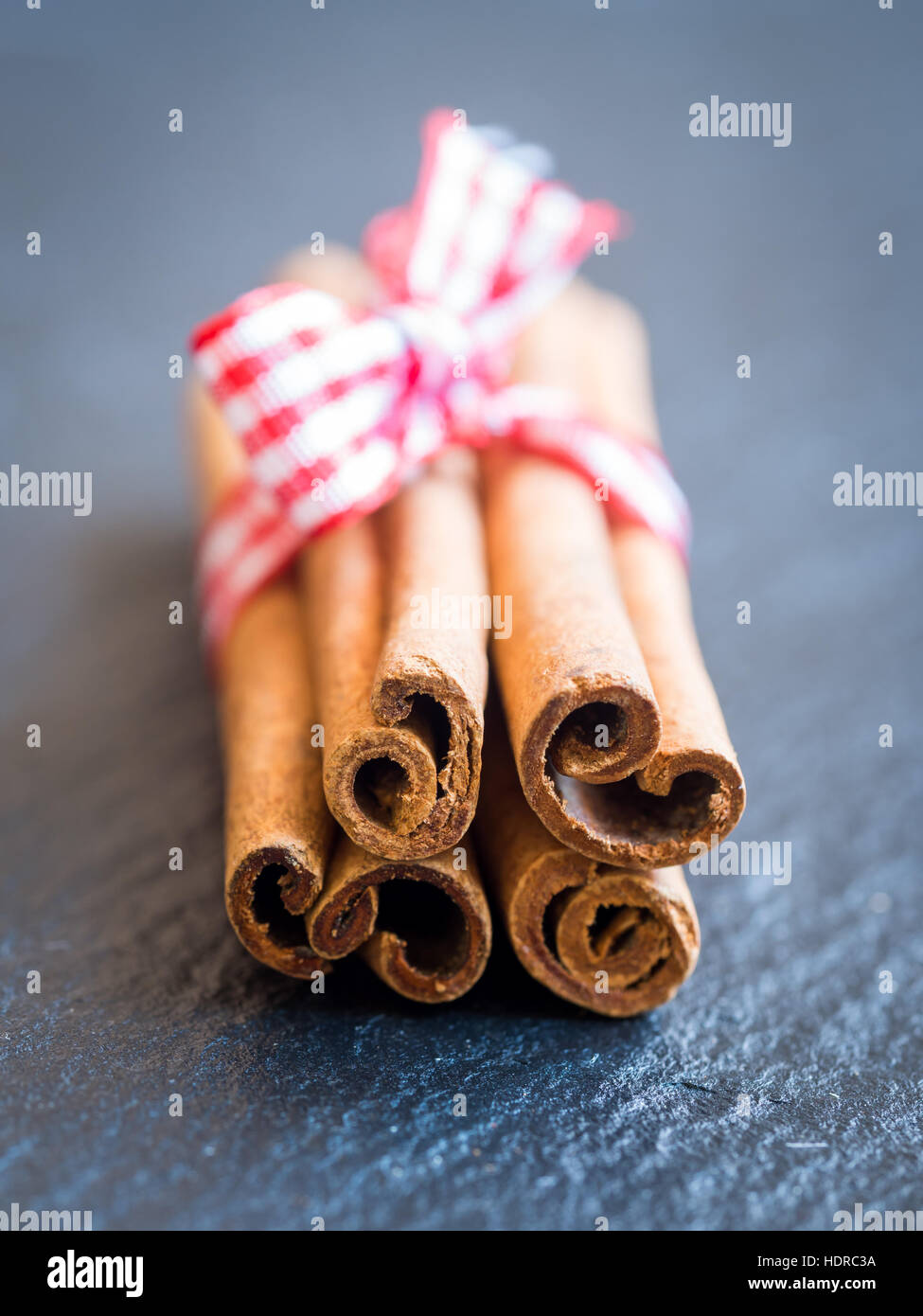 Bunch of cinnamon sticks, close up Stock Photo - Alamy
