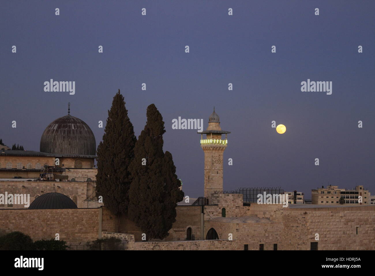 Israel, Jerusalem, moonrise over Al Aqsa Mosque Stock Photo - Alamy