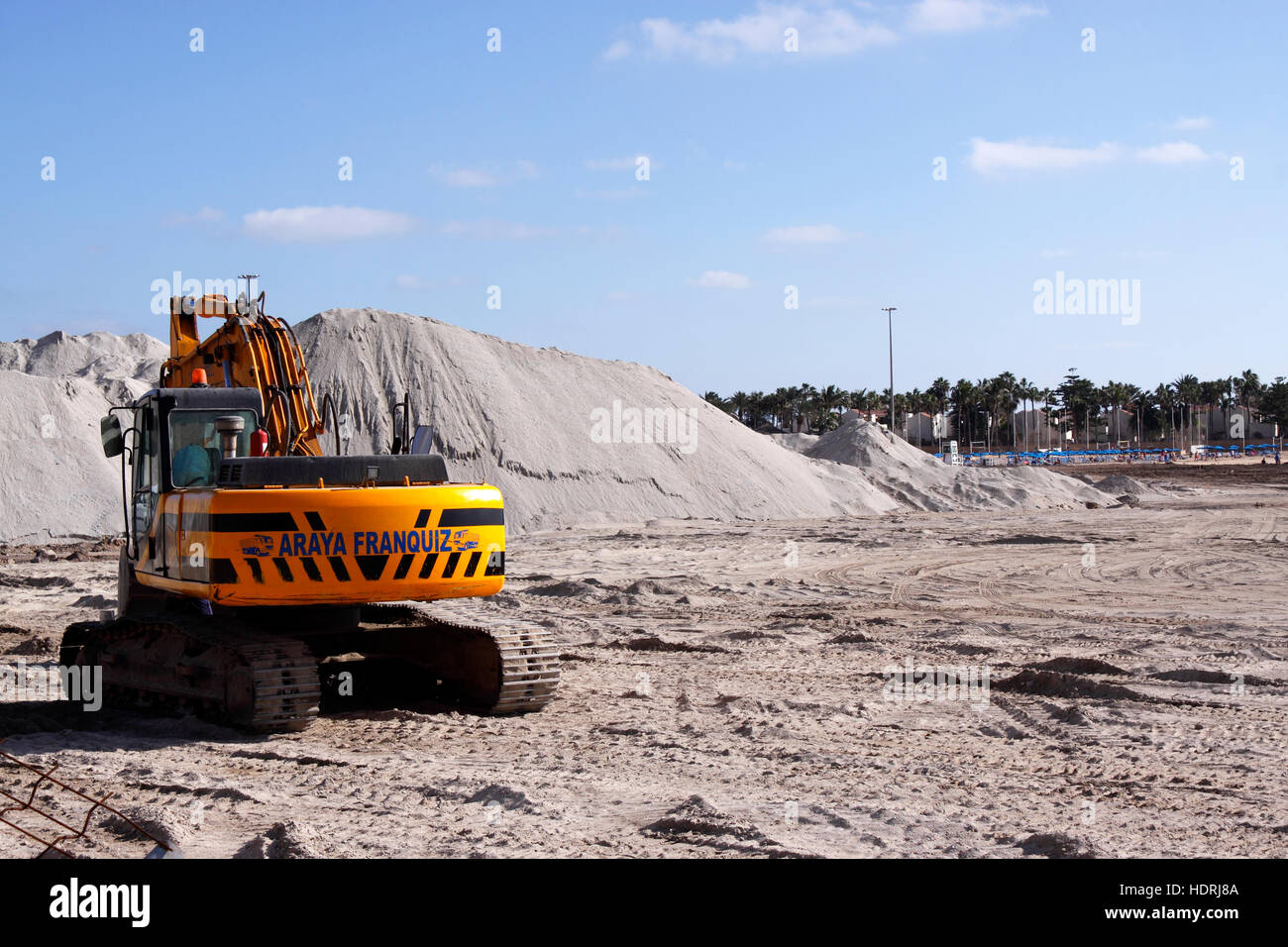 Caterpillar construction vehicles hi-res stock photography and images ...