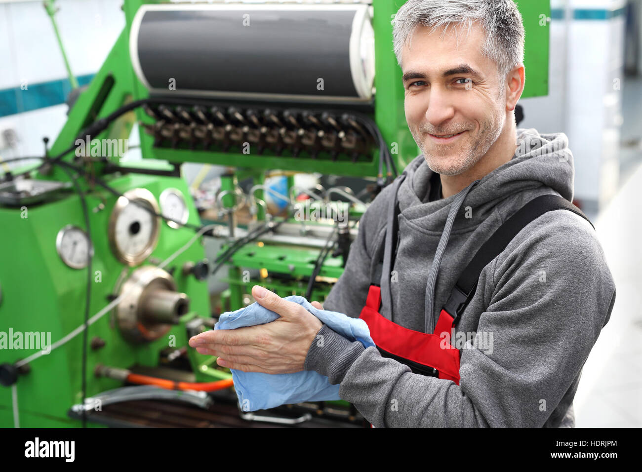 A device for checking the injectors. Workshop repair injection pumps ...