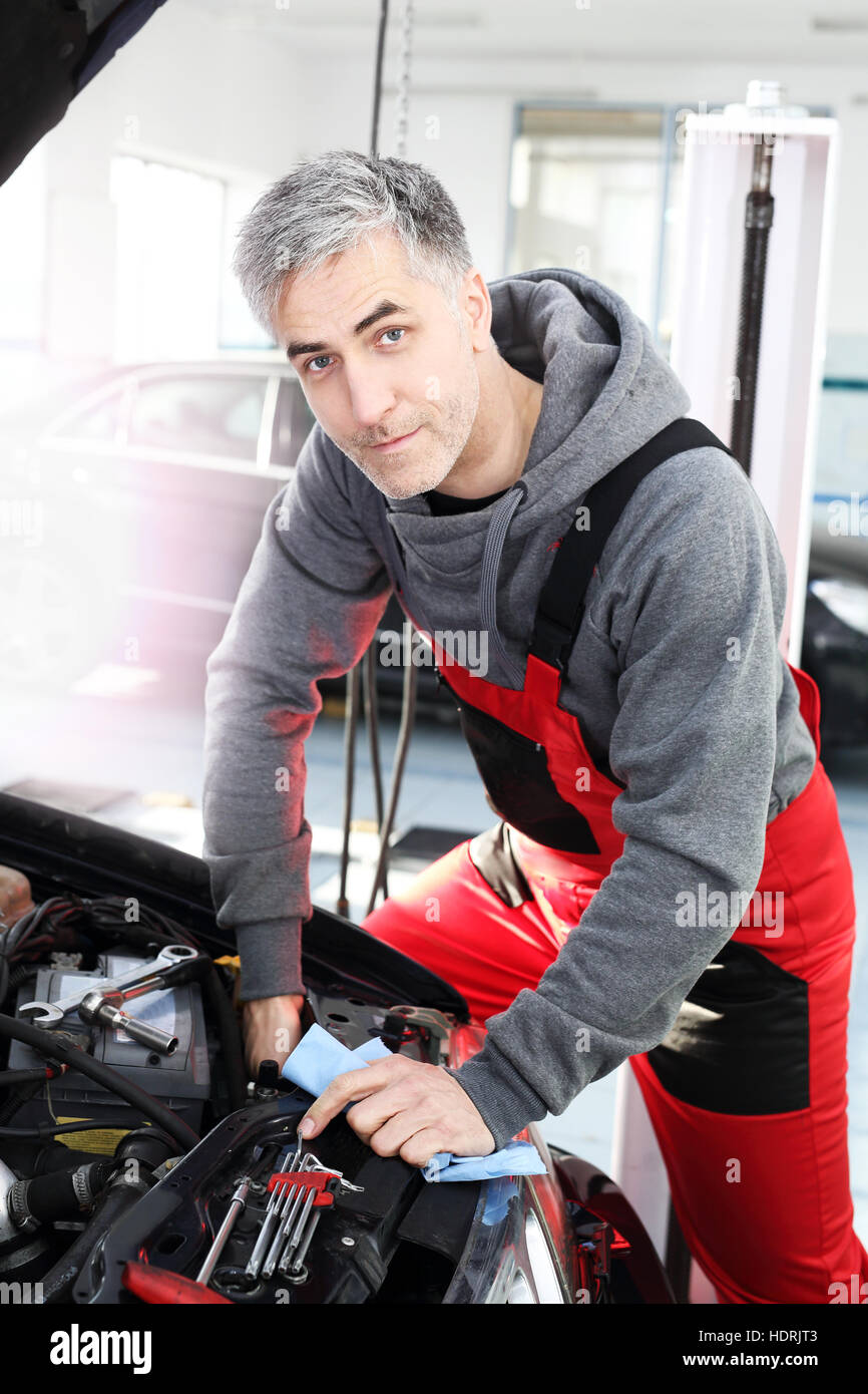 Replacing halogen. Replacing the bulb in the car. Car mechanic ...