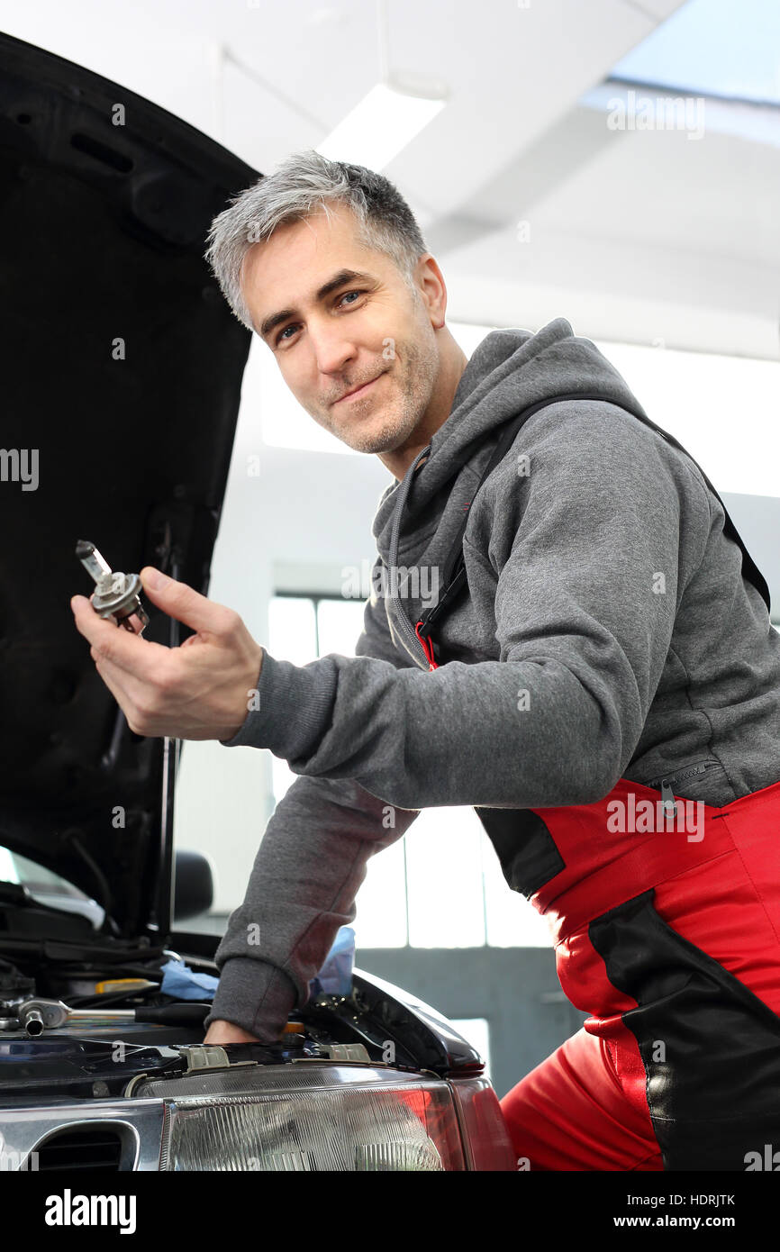 Replacing halogen. Replacing the bulb in the car. Car mechanic ...