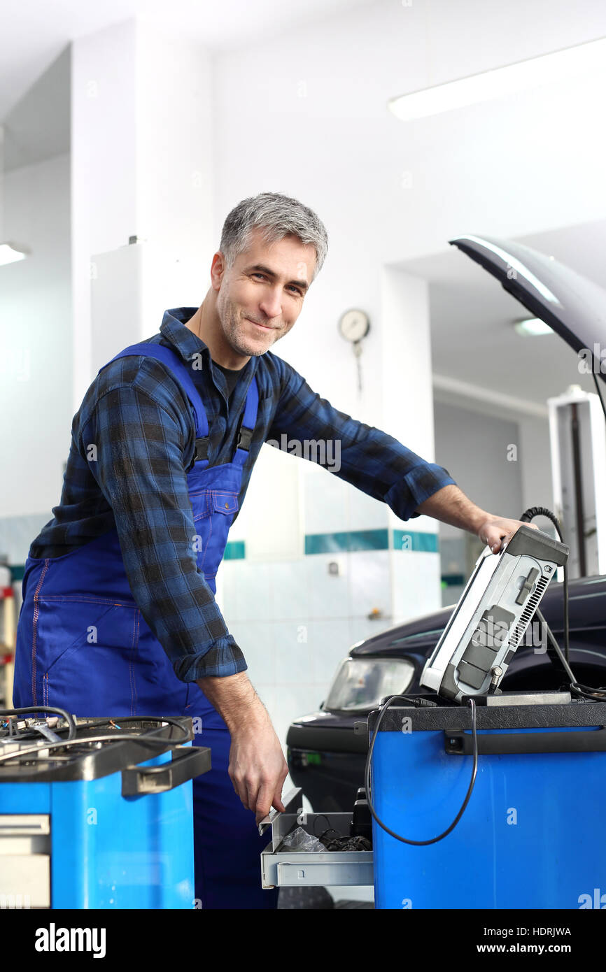 Vehicle inspection station car technical hi-res stock photography and ...